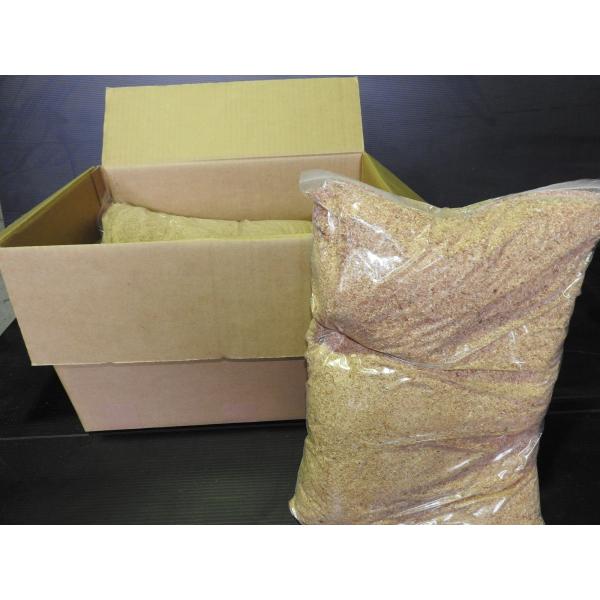 杉、桧、松のミックスのおがくずです。約2kg×3袋入り　6kg段ボール箱サイズ　400×300×280ｍｍ3mm以下の粒度になっています。目が細かい商品です。ふるいにかけてお作りしました。・この商品は、送料無料の商品ですが、北海道、東北1部...