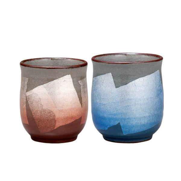 商品名：九谷焼 組湯呑 銀彩/美山窯＜約360年続く歴史ある、九谷焼の世界＞九谷焼の特徴は、「呉須（ごす）」とよばれる藍青色で線描きし、「五彩」とよばれる、赤・黄・緑・紫・紺青の5色での絵の具を厚く盛り上げて塗る彩法です。絵柄は大胆な上絵付...