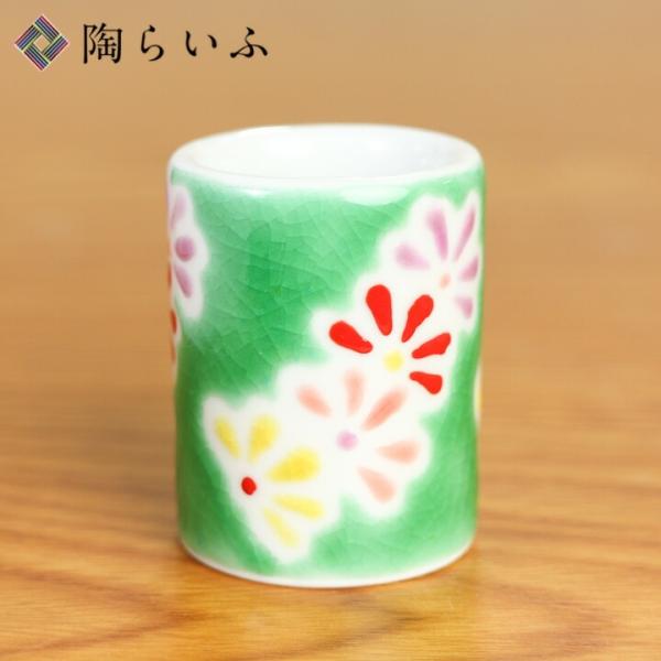 商品名：(九谷焼)九谷ハブラシスタンド 花ちらし/秋田あかり＜日常で彩りを楽しむ＞歴史ある伝統の九谷焼の美しさを、身近に感じられるハブラシスタンドです。口径が広く安定しているため、2本の歯ブラシや小型の電動歯ブラシ、カミソリも立てられます。...