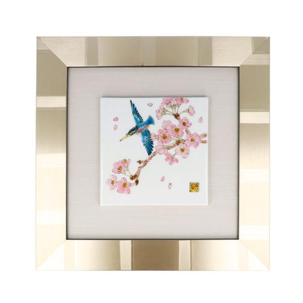 商品名：九谷焼 桜に翡翠/山田義明＜色絵九谷の巨匠・山田義明＞写実的な色絵で魅了する現代の巨匠・山田義明氏。四季折々の多彩な花を描く、繊細かつ滑らかなタッチは、熟練の技があるからこそ。器とともに、季節のうつろいを感じるのも素敵なひとときです...
