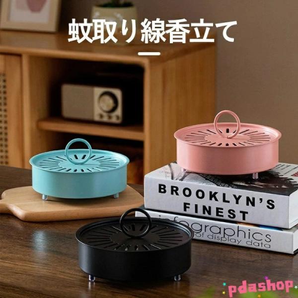 蓋があれば、この青銅の香炉は踏みつけややけどから大いに保護され、燃えやすいお香の落下を防ぎ、火災を避けることができます！突起部に挿入するのに苦労する必要はなく、火をつけて中に置くだけです。火が消えないように蚊取り線香を一箇所に固定すると、お...