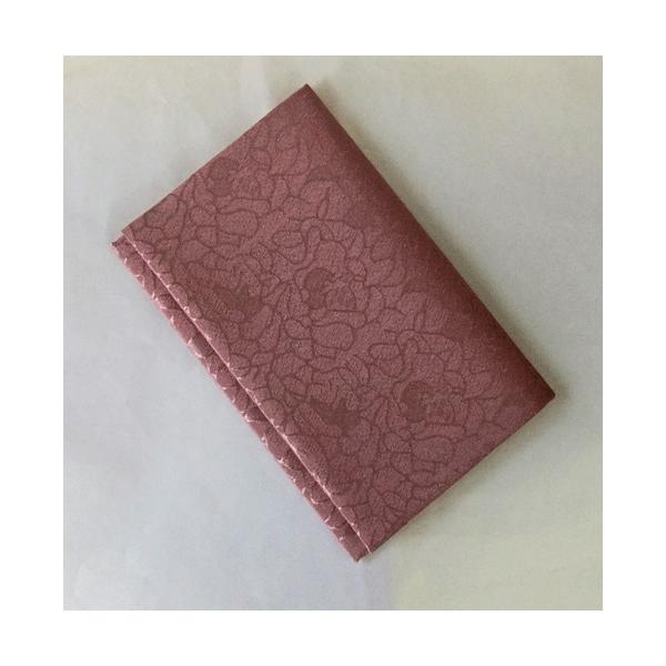 金封を包む手間がいらず、持ち運びの時に型崩れすることがなく、扱いやすいです。大寸なので少し大きめの金封にもご利用いただけます。ソフトタイプのふくさですから、使用後は、折りたたんでポケットにも、収められます。寸法：14.5×22.5cm材質：...