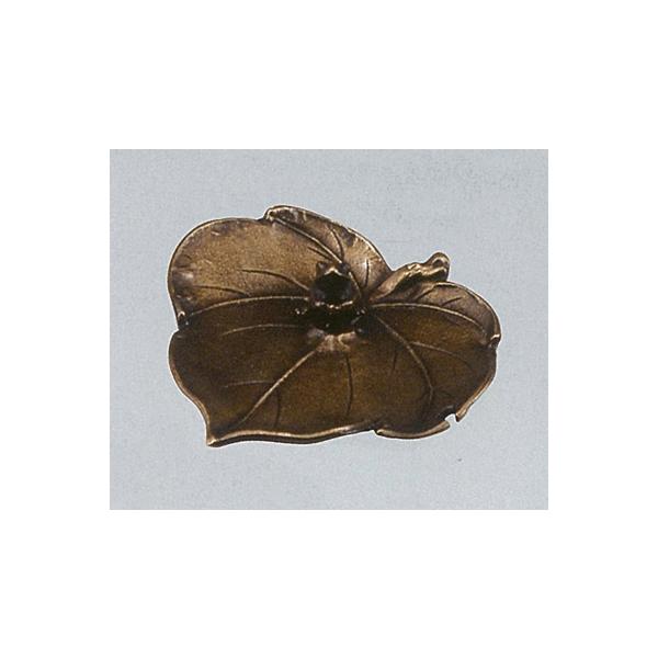 国指定伝統的工芸品「高岡銅器」は富山県高岡市が産地の銅器です。芸術と文化を凝縮した美術工芸品です。長い時間を経て受け継がれた技術と精神が刻み込まれています。原型・鋳造・仕上げ・着色と、それぞれの工程で銅器は作られています。名匠の情熱によって...