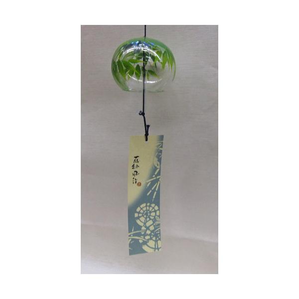 クリスタルガラス製の手作りの蒔絵仕上げです。おだやかな透き通る音色です。●風鈴　径7.5×高7cm●短冊　16.5×4.5cm●素材　クリスタルガラス