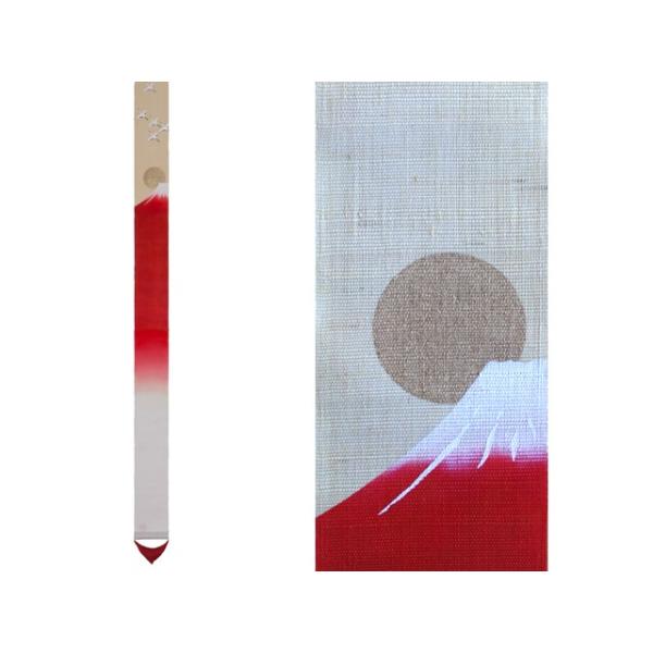 空間を華やかに彩り、和のモダンインテリアを演出する手染め麻細タペストリーです。朝日に染まる富士山の姿に、空高く翔ぶ五羽の鶴を配した縁起の良い一枚。ぼかし染めを施した富士山の下方はまるで雲海のよう。華やかながら優しい印象に仕上げています。【細...