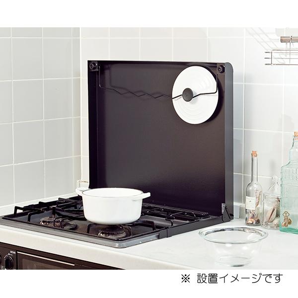 ・サイズ（cm）：幅61.5×奥行き51.5×高さ4.5・材質：スチール（レザートン加工）・色：ブラック・耐荷重：カバー3kg　鍋ふた：0.5kg・重量：2.7kg※コンロカバーは、油ハネなどから周りの壁をガードしたり、　一時的な調理スペー...