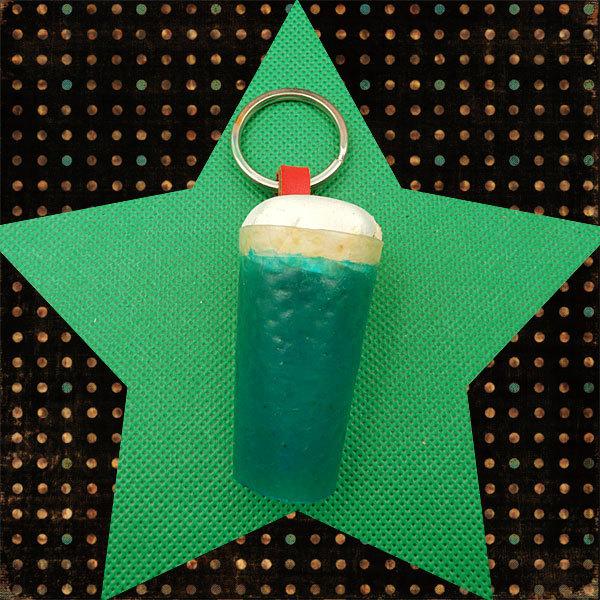 革作家ジャンククリエイツさんのレザーキーリングです！こちらは「ブルーハワイ」となります！レザーなので使うほど味がでてきますよ。ハンバーガー好きの方へのプレゼントにも大人気の商品です☆ハンドメイド作品となりますので多少の色の違いや形などもござ...