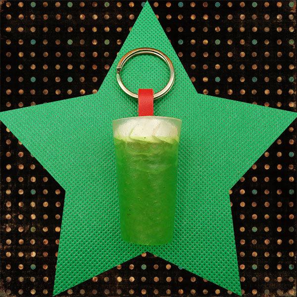 革作家ジャンククリエイツさんのレザーキーリングです！こちらは「クリームソーダ」となります！レザーなので使うほど味がでてきますよ。ハンバーガー好きの方へのプレゼントにも大人気の商品です☆ハンドメイド作品となりますので多少の色の違いや形などもご...