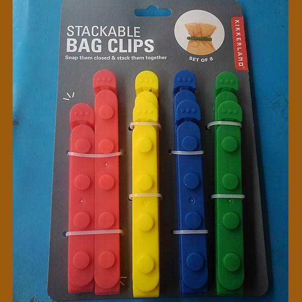 ブロックの様なクリップのセットです。使っていない時はブロックのように重ねて収納しておくことが出来ます。カラフルでかわいいのでお子様たちにも人気です！すすんでお菓子の残りをまとめてくれるかもしれませんね☆■大きさ　Sサイズ　縦11cm×幅1....