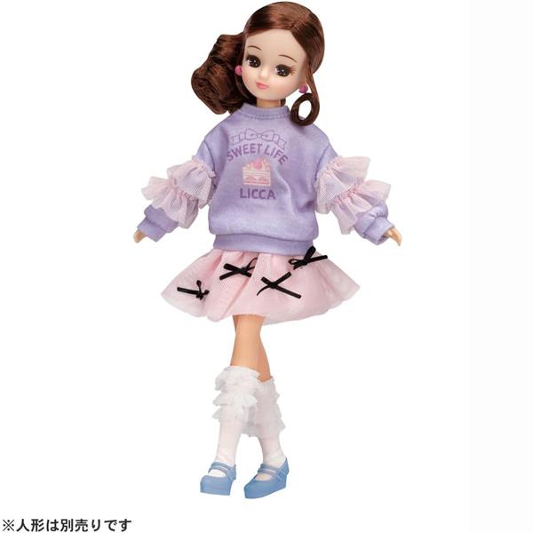 リカちゃんドレスシリーズ♪スイートな柄のフリル付きトレーナーに小さなリボンがいっぱいのミニスカートのラブリーなカジュアルコーデでお友達とおでかけしちゃお！そでにフリルのついたトレーナーとリボン付きスカート、フリルいっぱいのソックス、クツのセ...