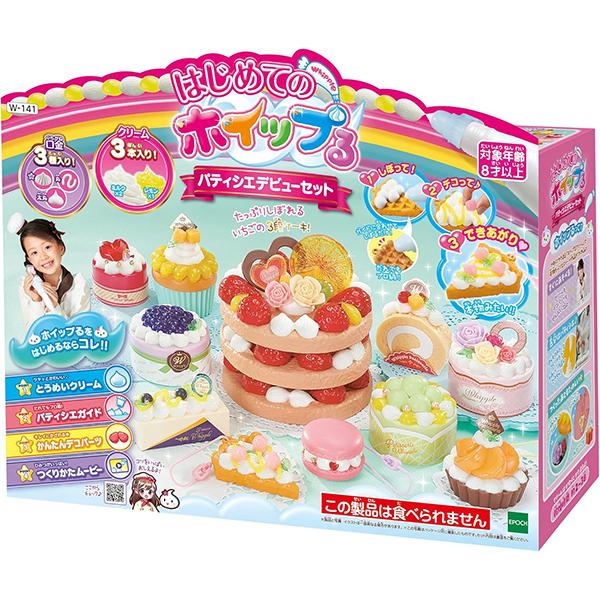 本物みたいなホイップるクリームをしぼって、かわいいスイーツ作品をつくっちゃお！はじめてホイップるを遊ぶ人におすすめの基本セットがフルモデルチェンジ！上手に絞れて、デコレーションをしやすくするヒミツがたくさん入ったセットだよ。・誰でもキレイに...