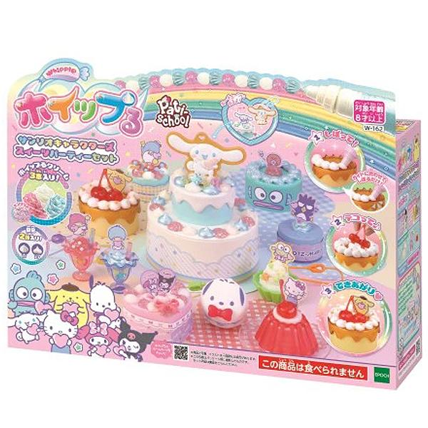 本物みたいなスイーツ作品をつくれる「ホイップる」シリーズからサンリオキャラクターズのかわいいスイーツがいっぱいつくれるセットが登場！しぼってハッピーになれちゃうキラキラかわいいジェリーチャームクリーム、パールクリーム、白クリームの３本とカラ...