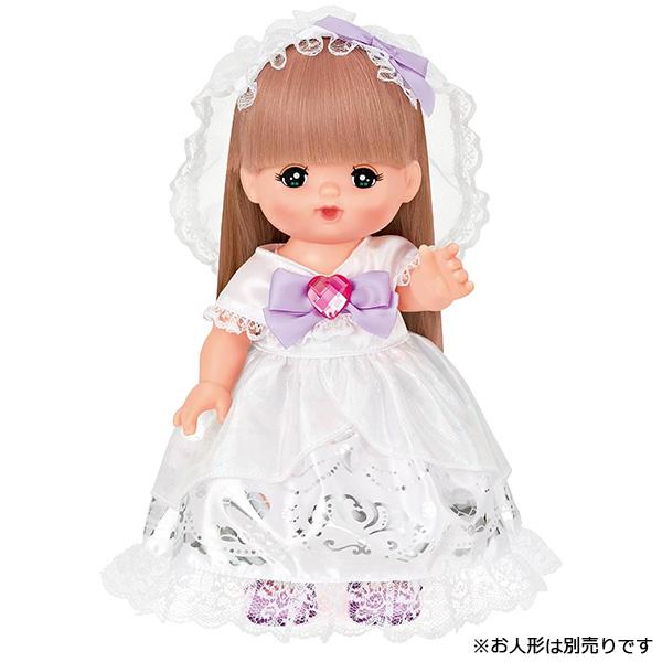 メルちゃんのきせかえ洋服♪豪華なシルパープリントとレースがいっぱいのホワイトドレス。ベールもかわいくて、ときめいちゃう！※お人形は別売りです。セット内容ベール、ドレス、くつ発売日：2023年8月上旬パッケージサイズ：230×250×30mm...