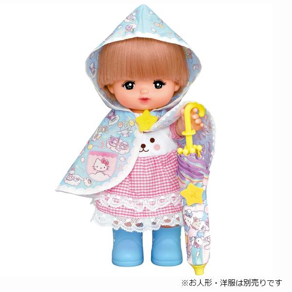 人気のサンリオキャラクターがプリントされたポンチョとかさがとってもかわいい！?水色のながぐつは、シナモロールとクロミのデザイン。すてきなコーデで雨の日がたのしくなるね！※お人形は別売りです。セット内容ポンチョ、かさ、ながぐつ発売日：2026...