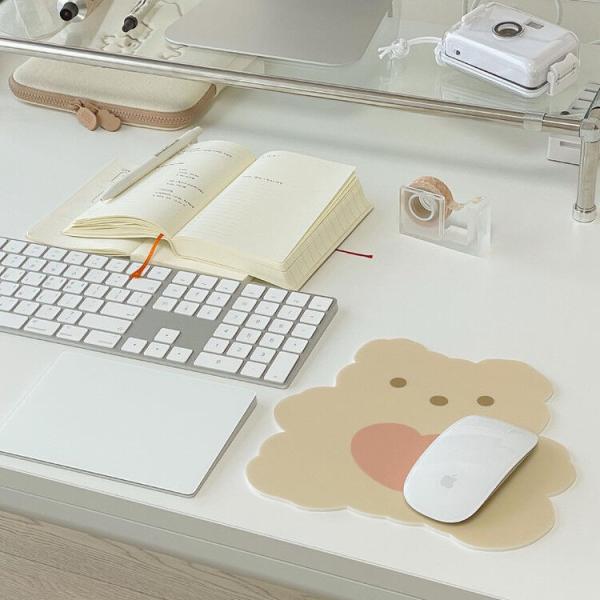 韓国の人気雑貨ブランド、HOOKKA HOOKKA STUDIO（ふかふかスタジオ）のマウスパッドです。PC周りが一気に可愛くなるデザインです。SIZE：220×205×3（mm）