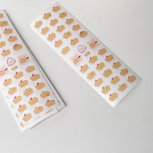 韓国の人気雑貨ブランド、HOOKKA HOOKKA STUDIO（ふかふかスタジオ）のシールです。チェリー・メロン・レモン・ブルーベリー、パウンドケーキがたくさん描かれ、キャラクターたちのパウンドケーキも隠れています。パンの柔らかさを強調す...