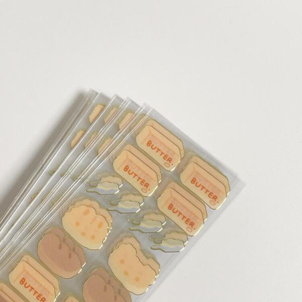韓国の人気雑貨ブランド、HOOKKA HOOKKA STUDIO（ふかふかスタジオ）のバターやパンが描かれたシールです。金色の縁取りラインがポイントです。milk sealsとの相性が良いので一緒に使うと可愛いです。butter seals...