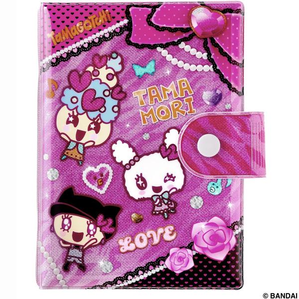たまもりしーるが令和に復刻！！たまもりしーるや台紙をファイルして持ち運べるシール帳です。リボンやアニマル柄がモチーフの、黒とピンクを基調にした派手かわいいデザインがポイント♪ギラギラギャルモチーフのシール・台紙も1枚ずつ付属しています！［セ...