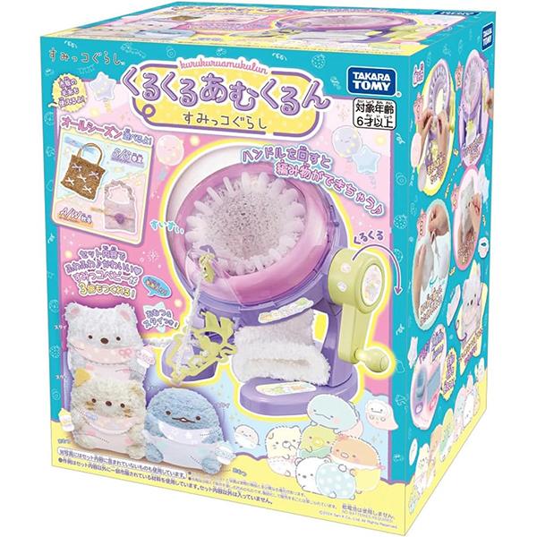 ハンドルをくるくる回すだけで編み物ができちゃう「くるくるあむくるん」。コンパクトでかわいいクリアドーム型の編み機。 セット内容で人気の「すみっコベビー」のふわふわなあみぐるみが3個も作れちゃうよ。市販の毛糸や糸を使ってオールシーズン楽しく編...