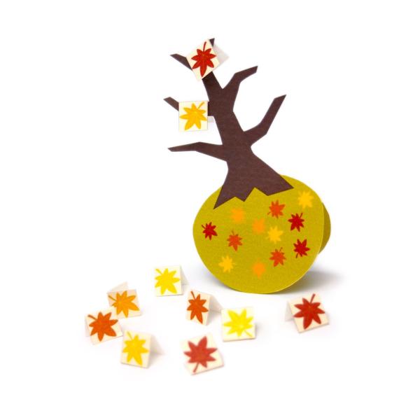 はがきサイズの楽しいおもちゃの工作キット「ポストカードトイ シリーズ」 もみじの葉をひっかけて遊ぶバランスゲーム[内容]ツリー、もみじ（赤）×5、もみじ（黄）×5[必要な道具]・はさみ・のり※折り目は定規などをあてて丁寧に折ってください。[...