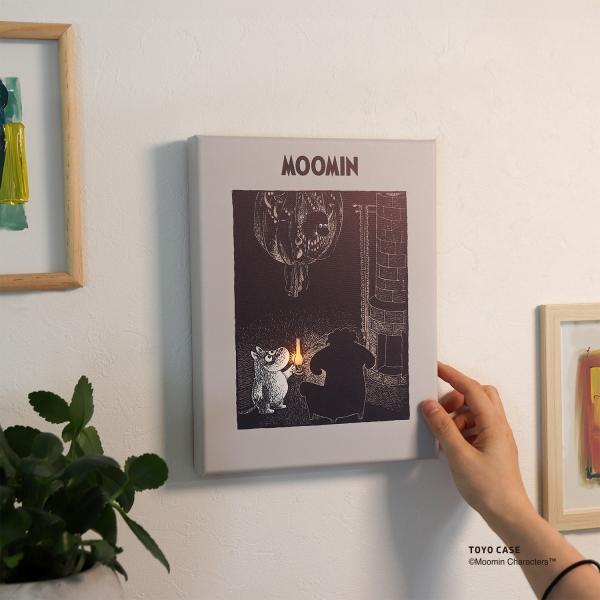スイッチを入れると、優しい明かりがともるお部屋のインテリアにもなるキャンバスアート【Point1】ムーミンコミックス内から、「明かり」にまつわるアートをピックアップして使用しています。【Point2】アートに合わせてGREENとYELLOW...