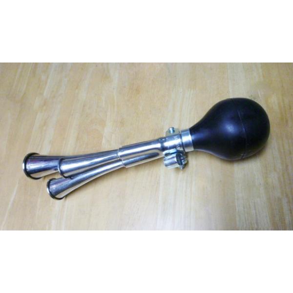 手動式のパフパフホーン！ハンドルクランプ付きバイクから自転車まで、好きな所に簡単に取り付けＯＫです！全長：約31cm　