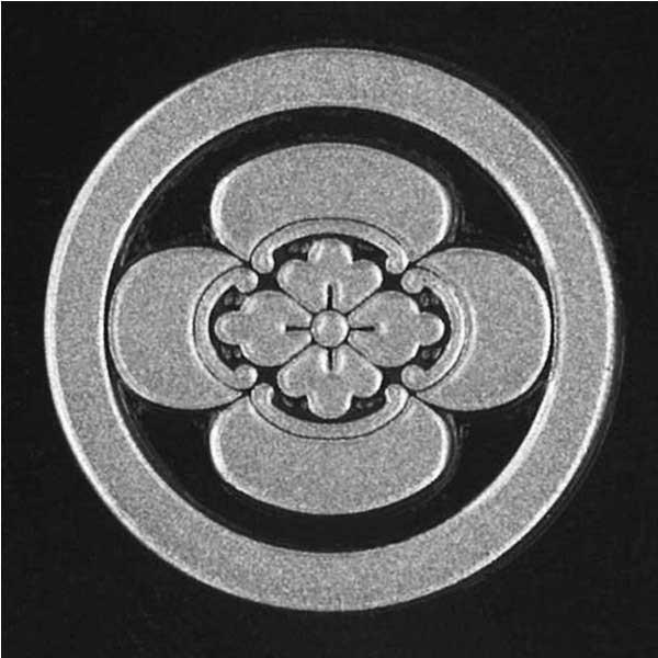 ■日本製■柄サイズ　W3cm×H3cm家紋の柄のみが残るタイプのステッカーです。貼り付けかんたん、他に類を見ない質感と輝き、抜群の耐久性と粘着力！スマホカバーや剣道の胴に貼り付けるのに調度いいサイズ！木瓜…日本十大紋の一つ。文様としては古く...