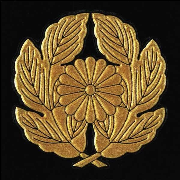 ■日本製■柄サイズ　W3cm×H3cm家紋の柄のみが残るタイプのステッカーです。貼り付けかんたん、他に類を見ない質感と輝き、抜群の耐久性と粘着力！スマホカバーや剣道の胴に貼り付けるのに調度いいサイズです！菊 均整のとれた美しい花弁、さわやか...