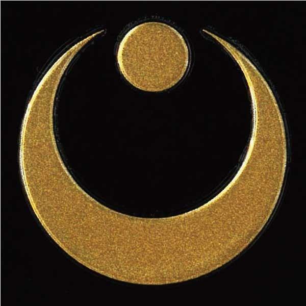 ■日本製■柄サイズ　W3cm×H3cm家紋の柄のみが残るタイプのステッカーです。貼り付けかんたん、他に類を見ない質感と輝き、抜群の耐久性と粘着力！スマホカバーや剣道の胴に貼り付けるのに調度いいサイズです！彩蒔絵　蒔絵　蒔絵ステッカー　蒔絵シ...