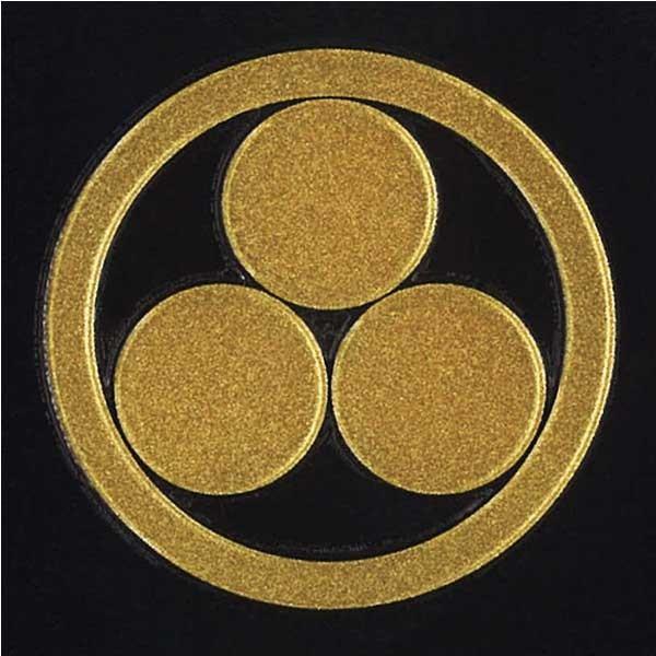 ■日本製■柄サイズ　W3cm×H3cm家紋の柄のみが残るタイプのステッカーです。貼り付けかんたん、他に類を見ない質感と輝き、抜群の耐久性と粘着力！スマホカバーや剣道の胴に貼り付けるのに調度いいサイズ！星太陽、月、星など、天体は運命を司る神と...