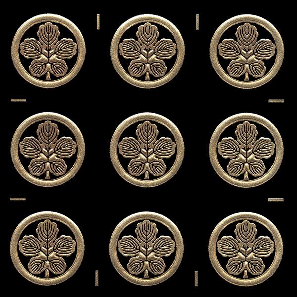 ■日本製■柄サイズ　W1.5cm×H1.5cm家紋の柄のみが残るタイプのステッカーです。貼り付けかんたん、他に類を見ない質感と輝き、抜群の耐久性と粘着力！ご要望の多かった小さめのサイズが登場しました！梶 梶は桑科の植物で、初夏に緑色の花を咲...