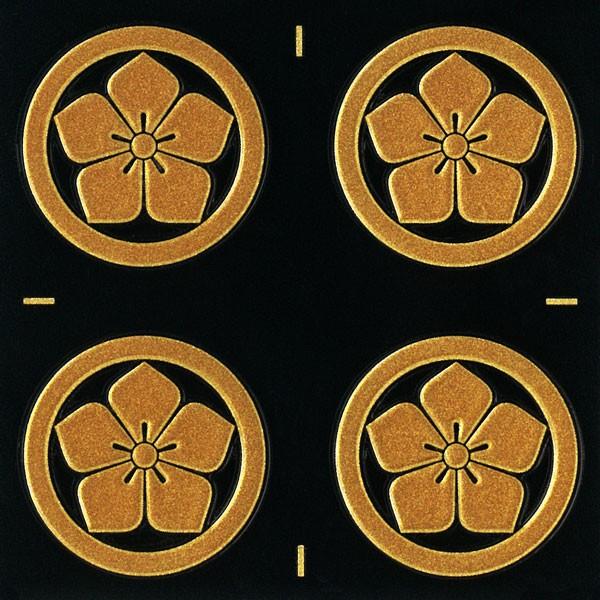 ■日本製■柄サイズ　W2.4cm×H2.4cm家紋の柄のみが残るタイプのステッカーです。貼り付けかんたん、他に類を見ない質感と輝き、抜群の耐久性と粘着力！ご要望の多かった小さめのサイズが登場しました！桔梗秋の七草の一つ。その可憐な姿は優しく...