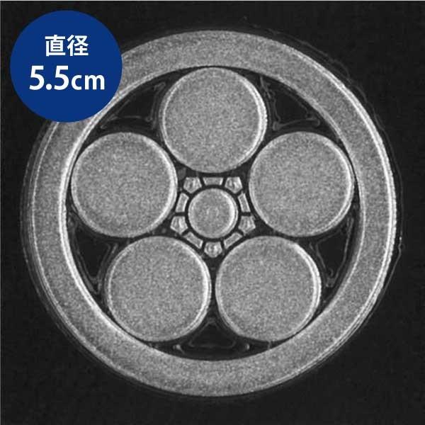 ■日本製■柄サイズ　W5.5cm×H5.5cm家紋の柄のみが残るタイプのステッカーです。貼り付けかんたん、他に類を見ない質感と輝き、抜群の耐久性と粘着力！ご要望の多い大きめのサイズが登場しました！梅梅は古来、中国では菊・竹・蘭と並び四君子の...