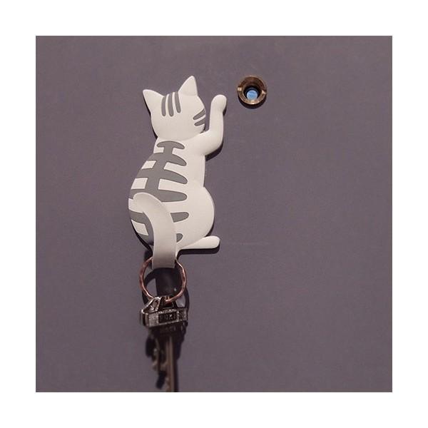 しっぽを曲げるとフックに変身♪裏面の磁石で玄関ドアや冷蔵庫にペタッと取り付け！鉄板入りのしっぽは曲げ伸ばし自由！あると便利♪いるとカワイイ？そっぽを向いたネコのマグネットフック！ふっくら丸みのあるフォルムがとってもキュート♪【本体サイズ】 ...