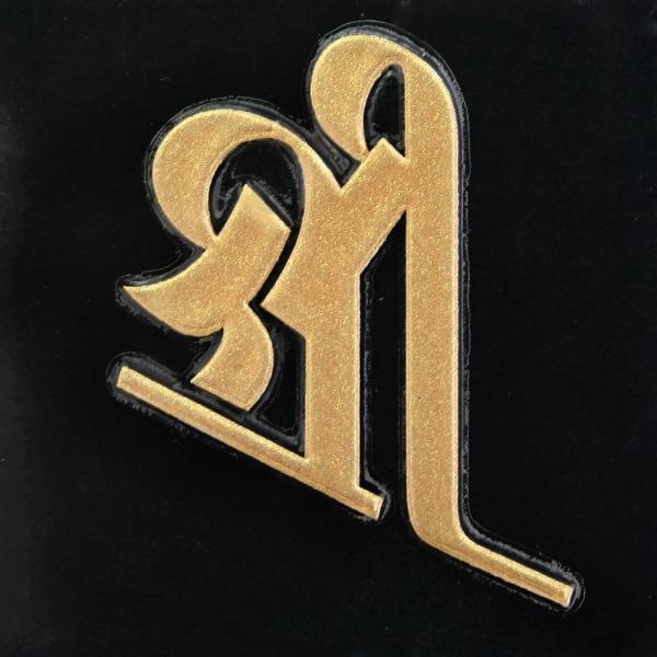 ■日本製■柄サイズ　約W2.4cm×H2.9cm■シールサイズ　W3.5cm×H3.5cm柄のみが残るタイプのステッカーです。貼り付けかんたん、他に類を見ない質感と輝き、抜群の耐久性と粘着力！スマおススメ梵字！梵字：吉祥天/　シリ―繁栄・幸...