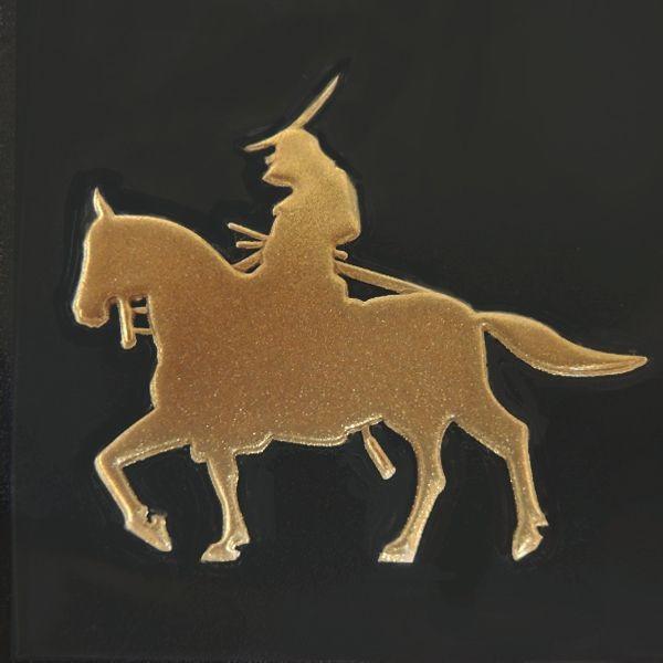 ■日本製■柄サイズ：W３×H３cm柄のみが残るタイプのステッカーです。貼り付けかんたん、他に類を見ない質感と輝き、抜群の耐久性と粘着力！スマホカバー等に貼り付けるのに調度なサイズ！戦国シリーズ戦国武将が蒔絵シールになって登場！金の高級感が戦...