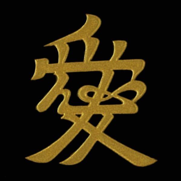 ■日本製■柄サイズ：W３×H３cm柄のみが残るタイプのステッカーです。貼り付けかんたん、他に類を見ない質感と輝き、抜群の耐久性と粘着力！スマホカバー等に貼り付けるのに調度なサイズ！戦国シリーズ蒔絵シールになって登場！金の高級感が戦国の時代を...