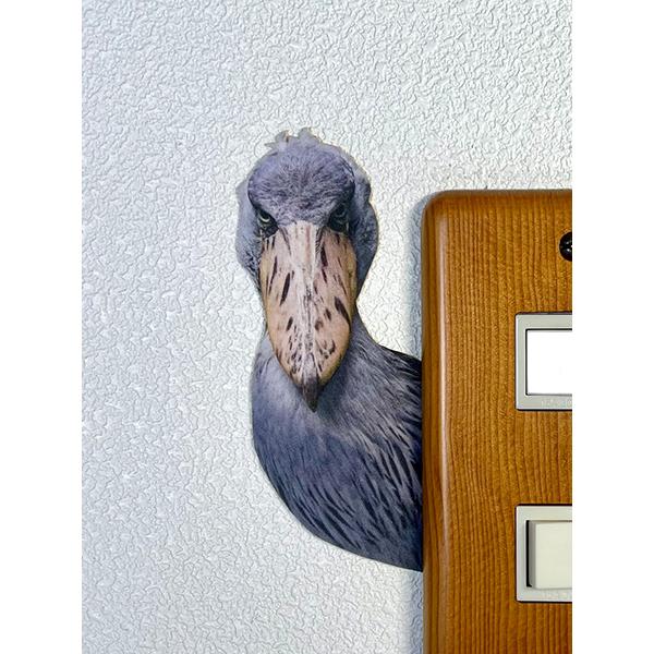 ■日本製■シールサイズ　縦 11.0 cm  x  横 4.5 cm電気のスイッチまわり、棚の上、トイレの壁など毎日何気なく見ている場所にストーリーを生み出すことができるウォールステッカーです。従来のシールのようにテカテカ反射することが無い...