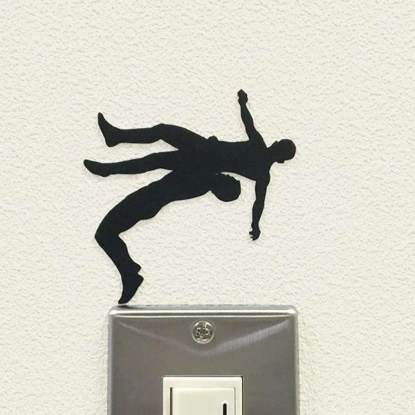 ■日本製■シールサイズ　縦 7.3cm x 横 7.9cm　　電気のスイッチまわり、棚の上、トイレの壁など毎日何気なく見ている場所にストーリーを生み出すことができるウォールステッカーです。従来のシールのようにテカテカ反射することが無いファブ...