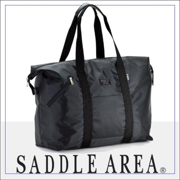 ゆとりの収納スペースがあるメンズ向けのボストンバッグ。■バッグインフォメーション■◆サイズ：横幅４５×高さ３１×厚み１８センチ◆素　材：420Dナイロン◆カラー：(01)クロ◆本体正面：アテポケット・ファスナーポケット◆本体内部：吊ポケット...