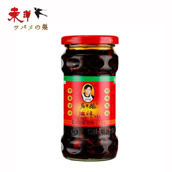 【名　称】老干媽油辣椒ピーナッツ入りラー油【原材料】大豆油、唐辛子、玉ねぎ、大豆、食塩、砂糖、花椒、調味料(アミノ酸)【内容量】275gx24点【原産地】中国【賞味期限】パッケージに記載【保存方法】直射日光、高温多湿を避け、常温で保存して下...