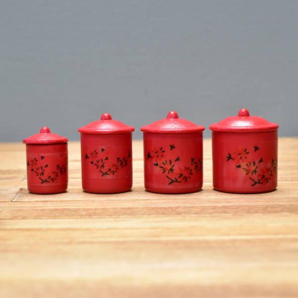 ▼この商品は【ミニチュア雑貨 赤いキャニスター [B(M-08)]】です。ミニチュアの赤いキャニスターです。蓋は開閉できます。サイズ：高さ20mmx17mm■31940■メーカー：ビリー■分類：ミニチュア＆ドールハウス■code：20200324