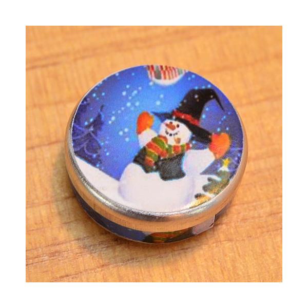 ▼この商品は【ミニチュア雑貨 クッキー丸缶(A) [rckt1] 品番：28539】です。1/12スケールのミニチュア ドールハウス用の小物です。海外輸入商品の為、塗装などにムラがある場合がございますのでご了承ください。かわいいクッキー缶シ...