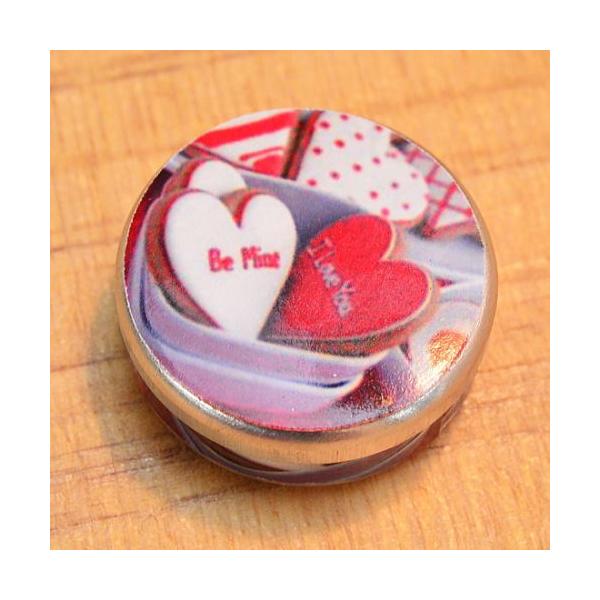 ▼この商品は【ミニチュア雑貨 クッキー丸缶(B) [rckt2] 品番：28540】です。1/12スケールのミニチュア ドールハウス用の小物です。海外輸入商品の為、塗装などにムラがある場合がございますのでご了承ください。かわいいクッキー缶シ...