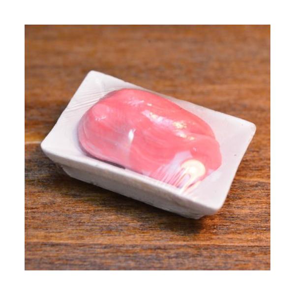 ▼この商品は【ミニチュアフード 肉パックシリーズ(D) [BUT4] 牛肉 品番：28565】です。1/12スケールのミニチュア ドールハウス用の小物です。海外輸入商品の為、塗装などにムラがある場合がございますのでご了承ください。肉パックシ...