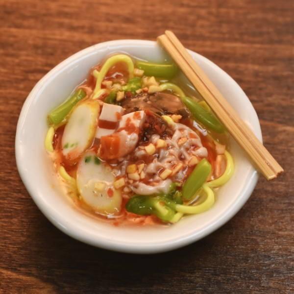 ▼この商品は【ミニチュアフード 麺料理シリーズ [SM-FND08]】です。1/12スケールのミニチュア ドールハウス用の小物です。海外輸入商品の為、塗装などにムラがある場合がございますのでご了承ください。ミニチュア麺料理シリーズです！ハン...