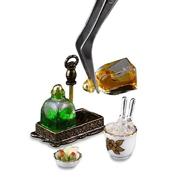 ▼この商品は【【Reutter】ロイターポーセリン ミニチュア雑貨 ダブルウイスキーセット [RP1613-5]】です。ドイツ、ロイターポーセリン(Reutter Porzellan)社製のミニチュアです。実際に液体が封入されています！写真...