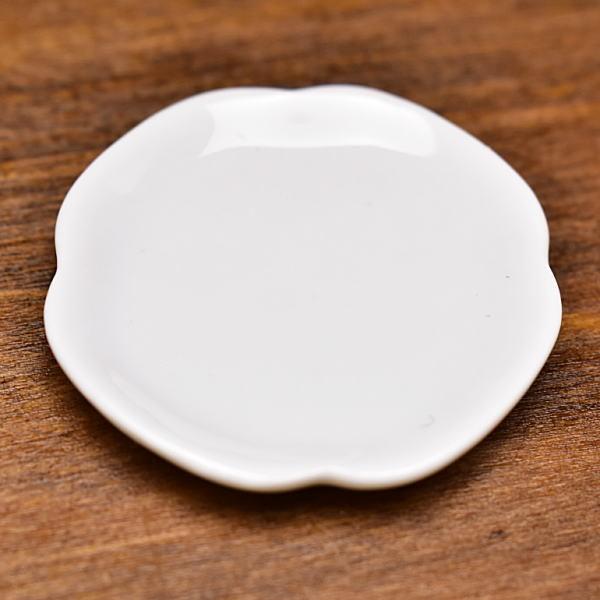 ▼この商品は【ミニチュア雑貨 陶器 Lサイズ [MMPP34] (セラミックプレート/カラー：ホワイト)】です。1/12スケールのミニチュア ドールハウス用の小物です。海外輸入商品の為、塗装などにムラがある場合がございますのでご了承ください...