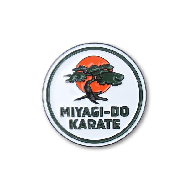 【発売日：2022年09月24日】・レターパックプラス：他商品も含め数量3まで・追跡番号付き郵便：1個のみ（他商品同梱不可）・宅配便は注文可能数量上限まで対応可。コブラ会の象徴「スネークロゴ」を亜鉛合金、ソフトエナメル製法によりピンズ化！プ...