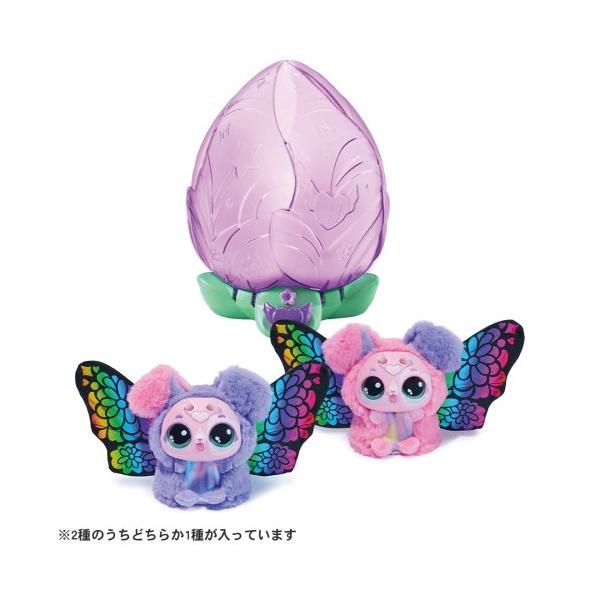 お花の中で姿が変わるサプライズ！？ 愛情をこめてお水をあげると、お花が開いてウーモ誕生！ 新感覚ペットトイ付属のジョーロでお花にお水をあげよう。お花がレインボーに光ると、’ベイビーフライ’が誕生するよ！誕生したベイビーフライはなでなでしたり...